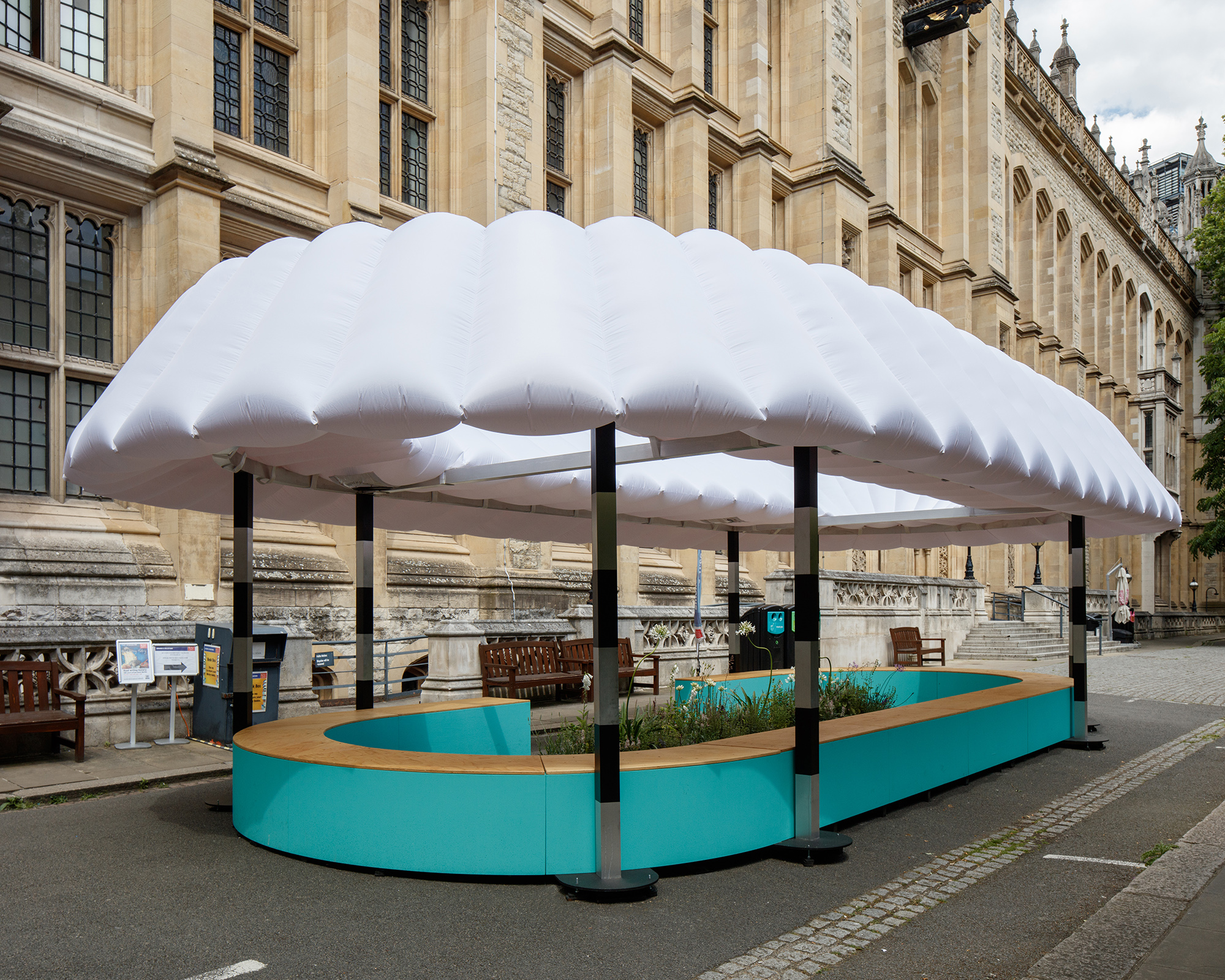 Assembly - URBAN RADICALS